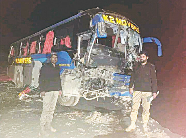 Nine killed as bus comes under gun attack in Chilas - Newspaper - DAWN.COM