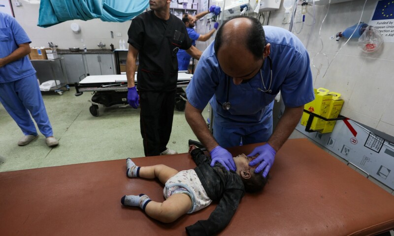 PHOTOS: Wounded Palestinians rushed into Nasser Hospital - DAWN.COM