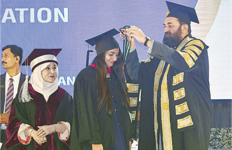 1,663 women get degrees at Multan varsity convocation - Newspaper ...
