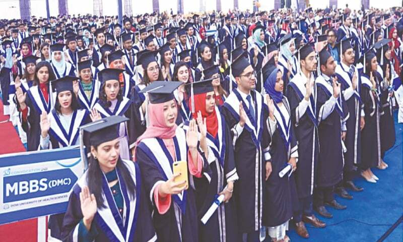 Degrees awarded to over 2,100 students at DUHS convocation - Newspaper ...