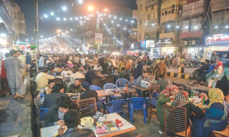 Food festival draws crowds to Burns Road - Newspaper - DAWN.COM