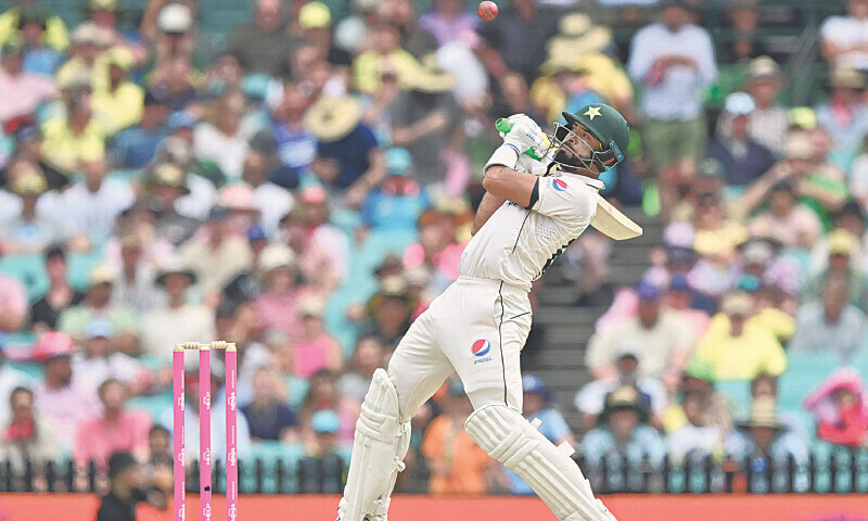 Pakistan fight back to frustrate Australia after early jolts ...
