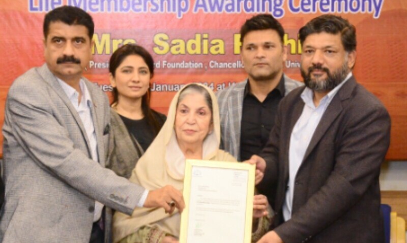 Sadia Rashid honoured by KPC - Newspaper - DAWN.COM