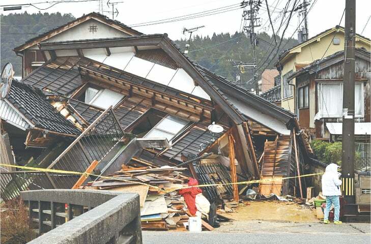 Japan quake toll rises to 73 as weather hampers rescuers - Newspaper ...