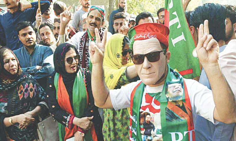 PTI workers take to streets in several Sindh towns - Newspaper - DAWN.COM