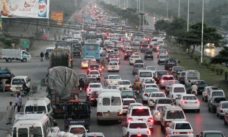 Dug-up roads create traffic mess in Pindi - Pakistan - DAWN.COM