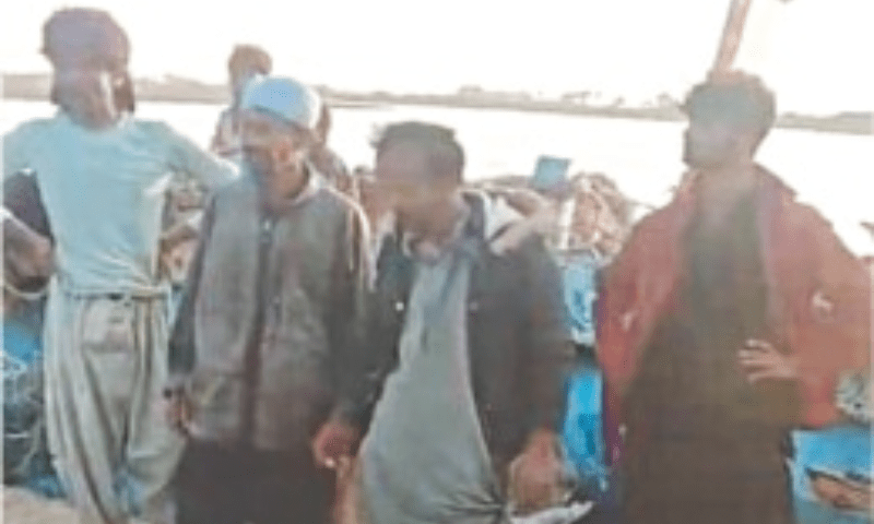 Fishermen net fortune in a rare Suwa fish catch - Pakistan - DAWN.COM