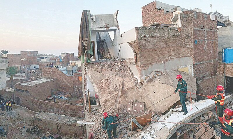 Seven of a family among nine die as houses collapse after cylinder ...