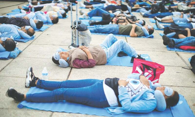 Hundreds of nappers celebrate World Sleep Day - Newspaper - DAWN.COM