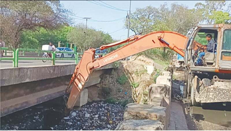 Desilting of city drains expedited - Newspaper - DAWN.COM