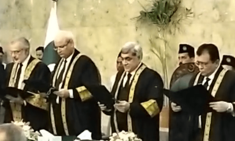 سپریم کورٹ کے تین نئے ججز نے حلف اٹھا لیا - Pakistan - Dawn News Urdu