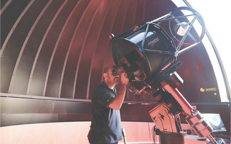 ‘Spaceship’ observatory allows stargazers a peek at final frontier ...