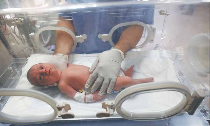 Newborn saved from dead mother’s womb in Gaza - Newspaper - DAWN.COM