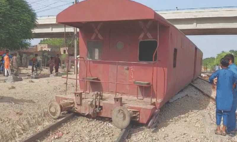 Goods train bogie derails in RYK - Newspaper - DAWN.COM