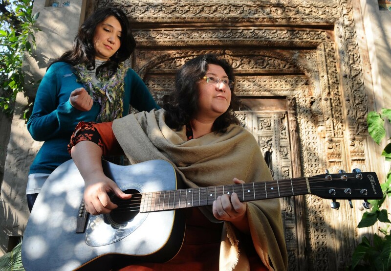 An Inspiration for Every Pakistani Woman Who Picks Up a Guitar – Haniya ...