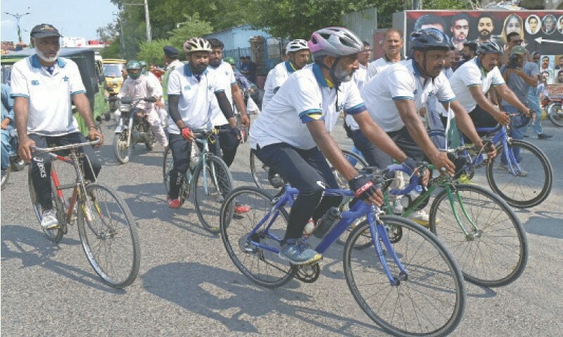 Bicycle rally arrives in Rawalpindi - Newspaper - DAWN.COM