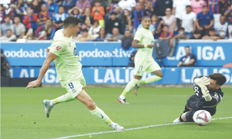 Lewandowski nets hat-trick for Barca as Atletico held - Newspaper ...