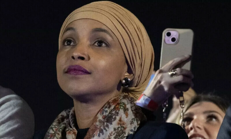 امریکی انتخابات: الہان عمر نے اسرائیل کے حامی ریپبلکن امیدوار کو شکست دے دی - World - Dawn News Urdu