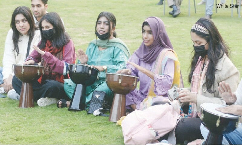 Drum circle performance held at Alhamra - Newspaper - DAWN.COM