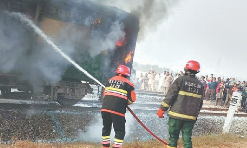 Train’s brake van catches fire - Newspaper - DAWN.COM