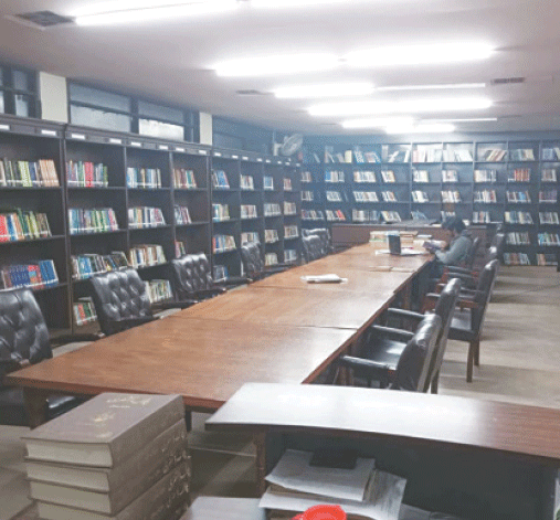 Pilac library — a haven for Punjabi book lovers - Newspaper - DAWN.COM