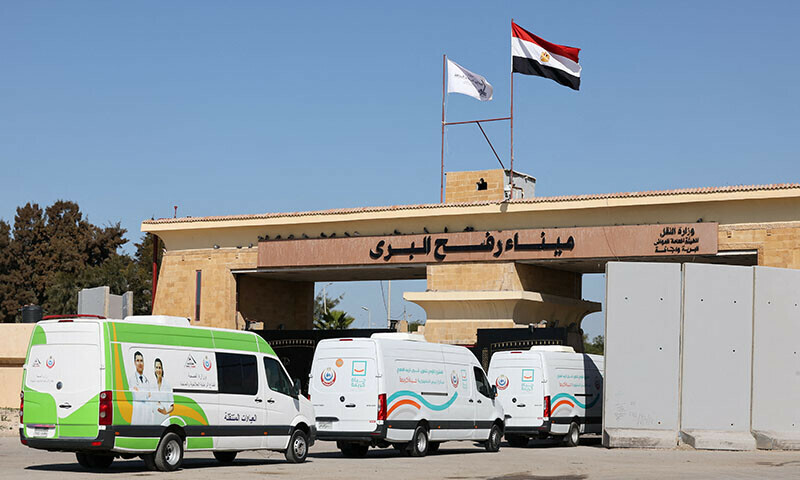 PHOTOS: Palestinian patients enter Egypt via the reopened Rafah border ...
