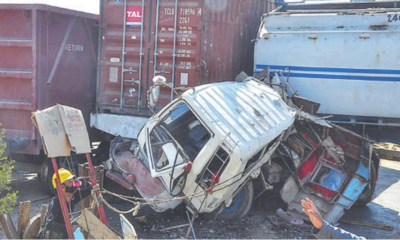 Traffic mess after tanker rams into goods train on Mai Kolachi Road ...