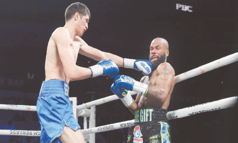 Fundora stops Booker to retain WBC, WBO titles - Newspaper - DAWN.COM