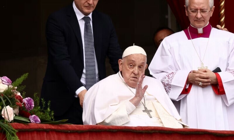 Pope Francis makes brief Easter appearance, calls for Gaza ceasefire - World - DAWN.COM