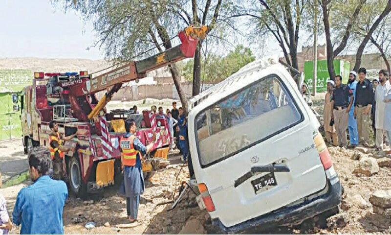 Trailer, coach collision claims 10 lives in Karak - Newspaper - DAWN.COM