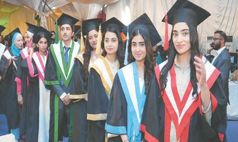 Over 1,200 students awarded degrees at ZU convocation - Newspaper - DAWN.COM