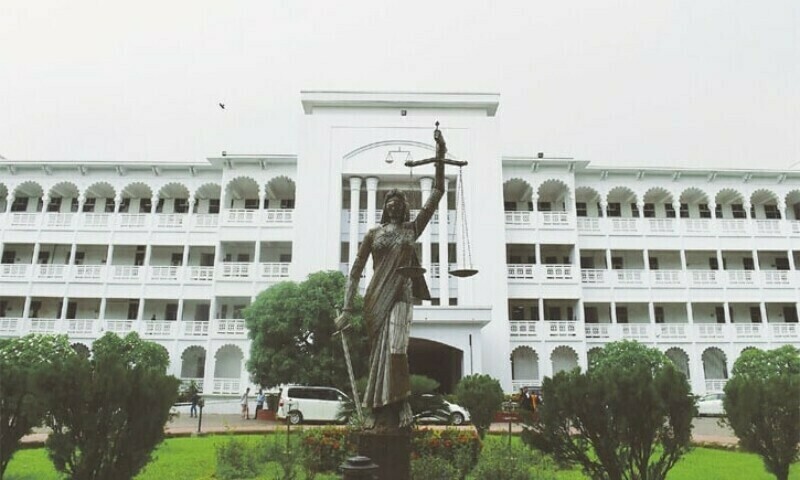 بنگلہ دیش: شیخ حسینہ دور کے عہدیداروں کیخلاف پہلے مقدمے کی کارروائی کا ...