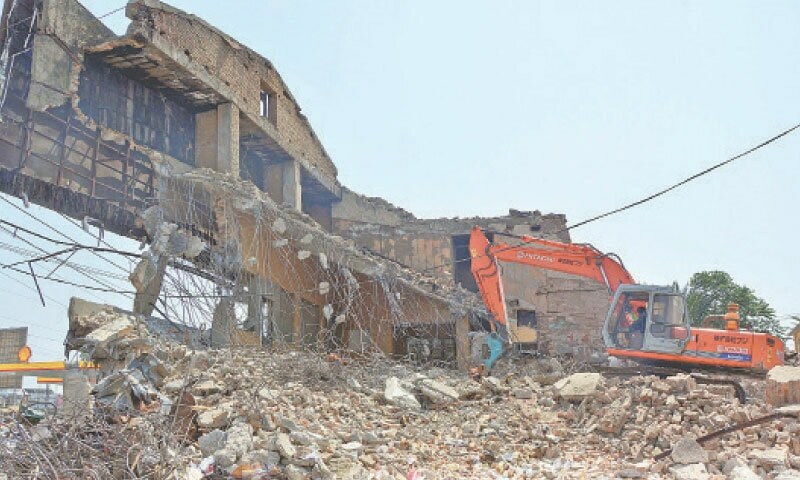 Rose Cinema in Raja Bazaar razed for ‘parking plaza’ - Newspaper - DAWN.COM