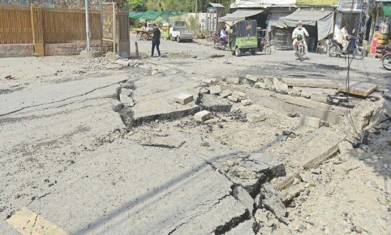 Six injured in ‘sewer line’ explosion in Satellite Town - Pakistan ...