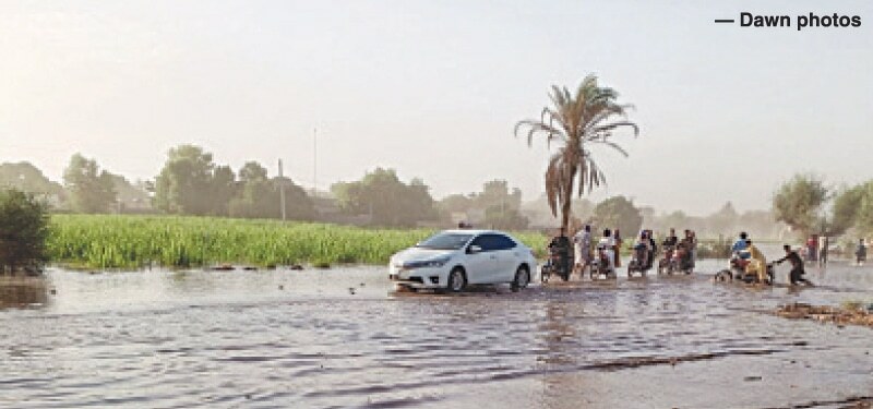 Canal breach floods Kot Samaba, villages - Newspaper - DAWN.COM