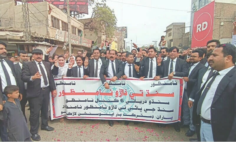 Lawyers threaten boycott of courts if law & order in Larkana doesn’t ...