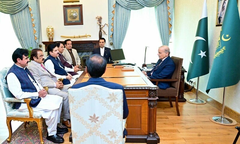 Premier gets differing views on what to do with KP govt - Pakistan ...