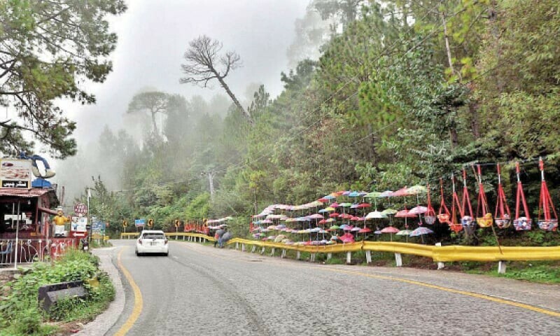 Landslide near Salgran leads to G.T. Road closure in Murree - Pakistan ...