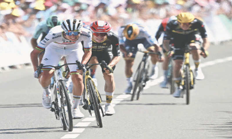 Pogacar back in yellow after winning stage seven - Newspaper - DAWN.COM