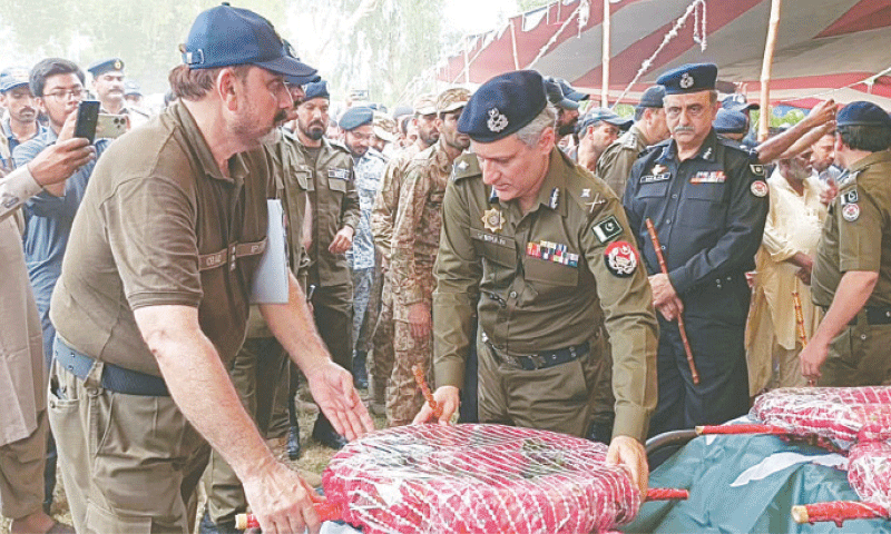 Five cops martyred in attack on post in Sadiqabad - Newspaper - DAWN.COM