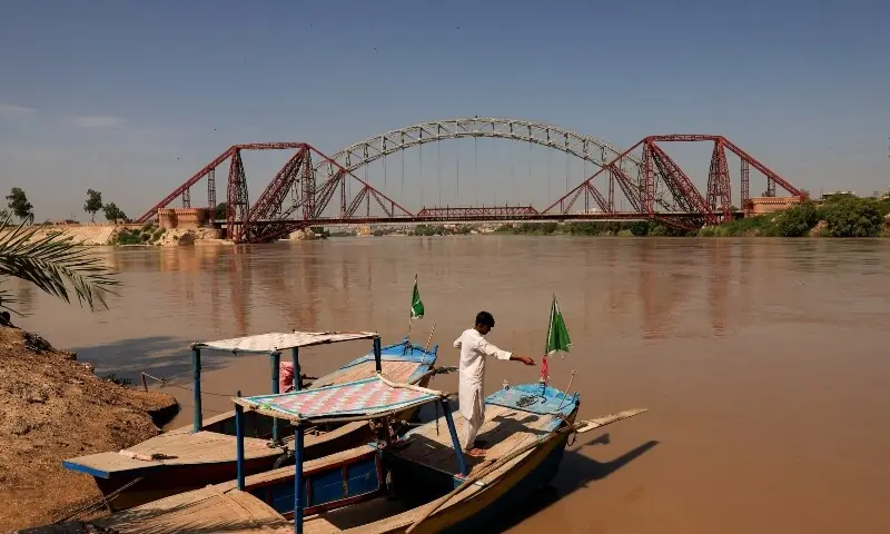PHOTOS: Water level rising on Indus River in Sukkur as floodwater ...
