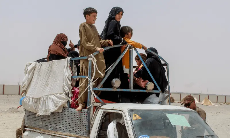 Pakistan briefly opens Chaman border to let Afghan refugees return to ...