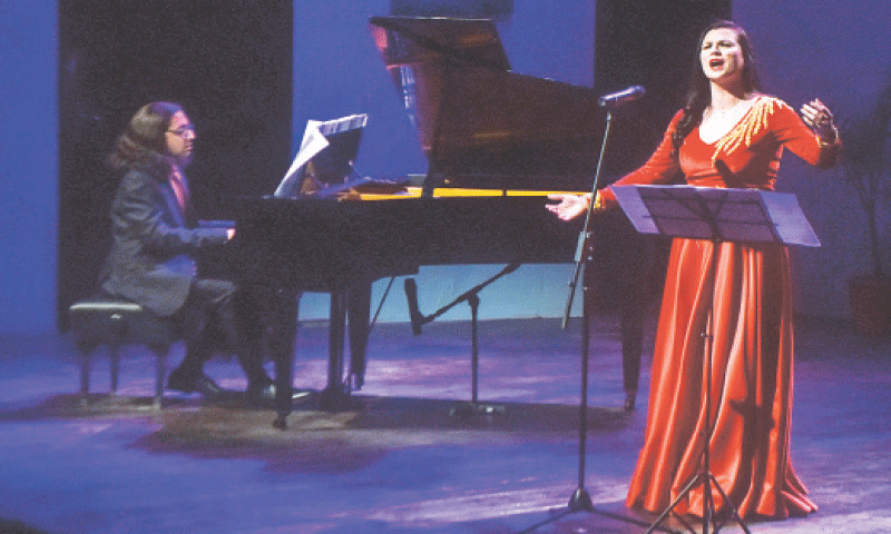 Romanian opera singer wows music lovers - Newspaper - DAWN.COM