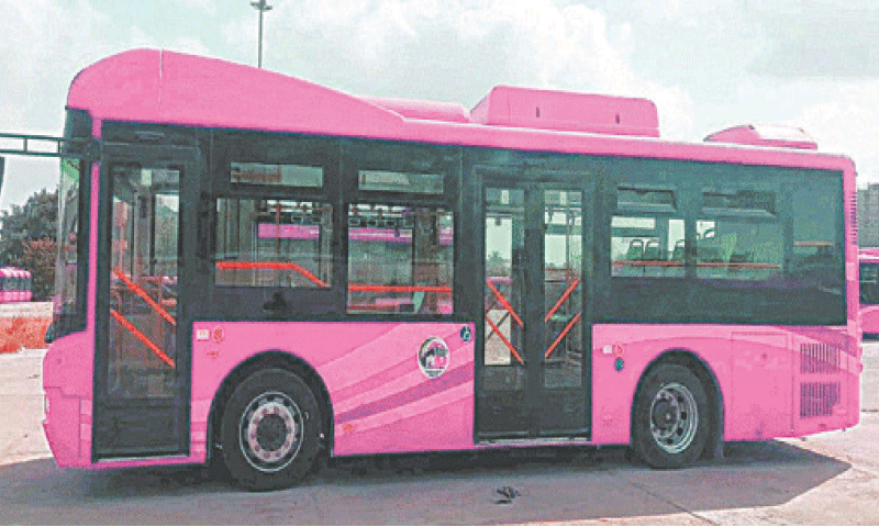 New route for women-only Pink Bus Service announced - Newspaper - DAWN.COM
