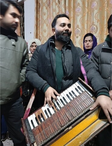 Gospel vocalist brings out maiden album of Christmas carols in Pashto ...