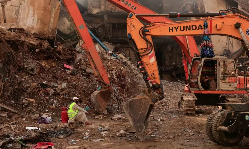 Death toll of deadly fire at Karachi’s Gul Plaza jumps to 67 - Pakistan ...