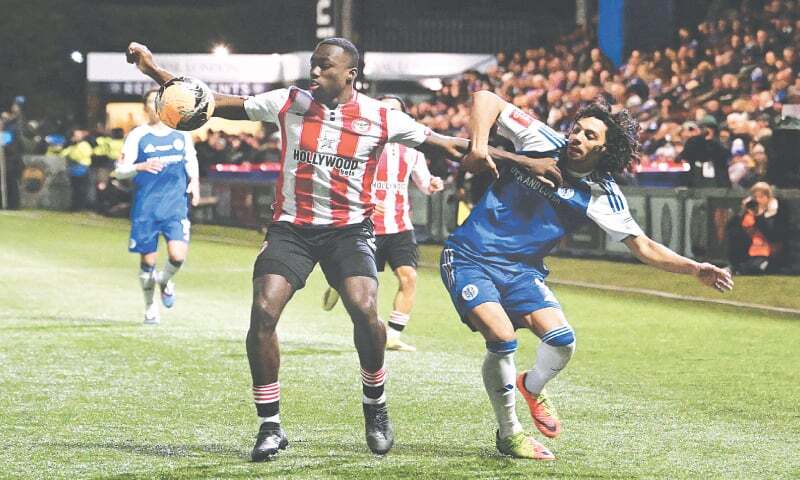 Brentford edge out sixth-tier Macclesfield - Newspaper - DAWN.COM