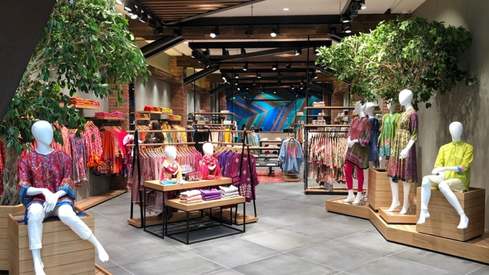 Who will help Pakistan's fashion industry? - Comment - Images