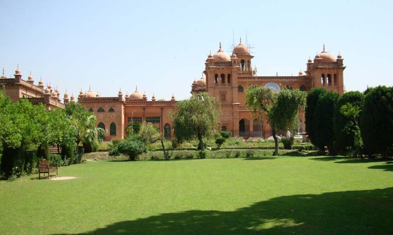 Two-year degree programme on the way out - Pakistan - DAWN.COM