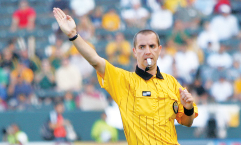 Geiger first American to referee knockout stage - Newspaper - DAWN.COM